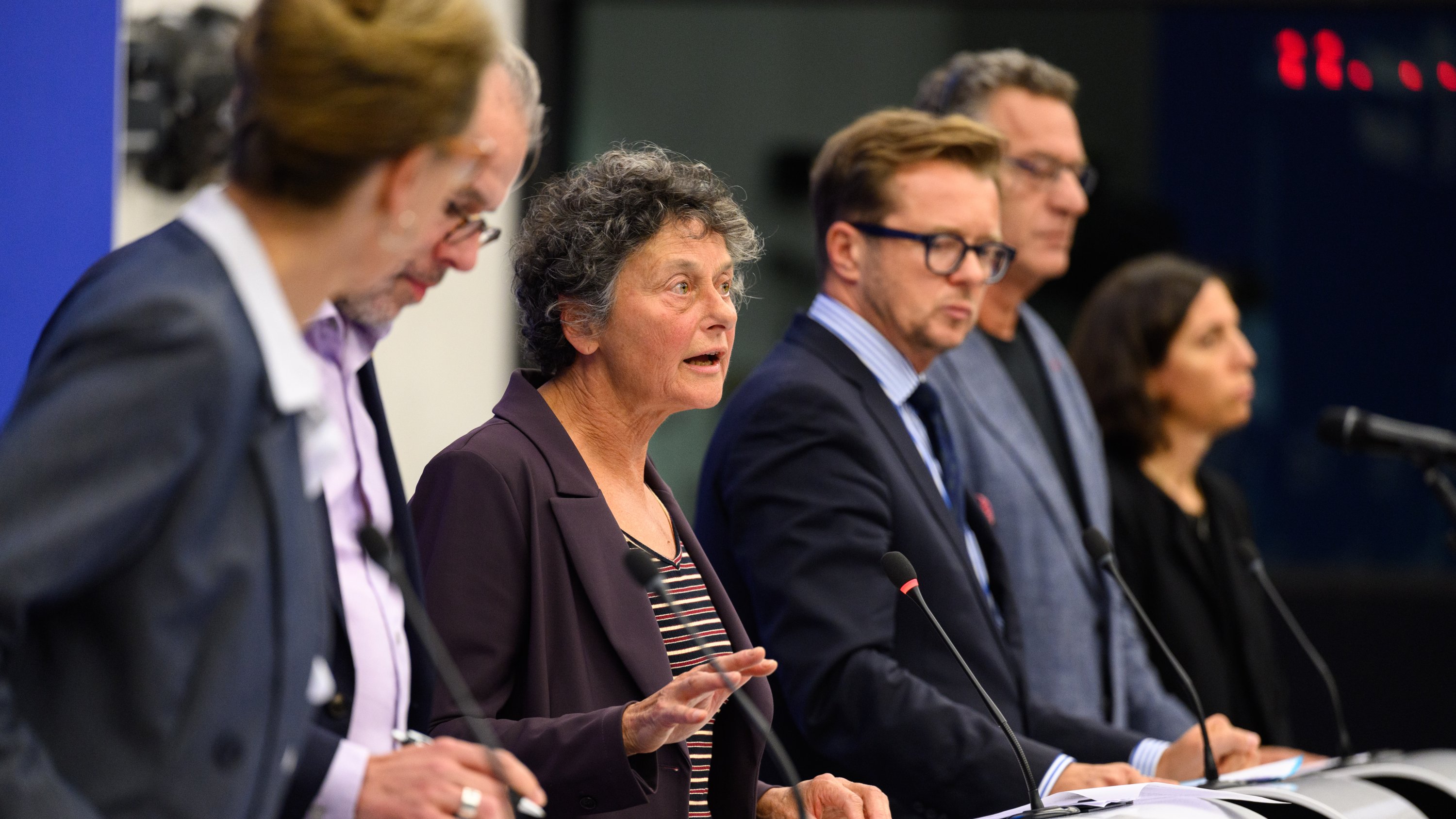 Violations of rule of law, democracy & fundamental rights must be met ...