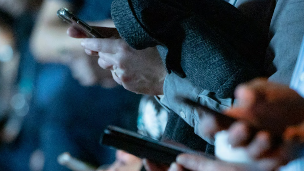 Politicians, parties, polls: Online Disinformation and Information ...